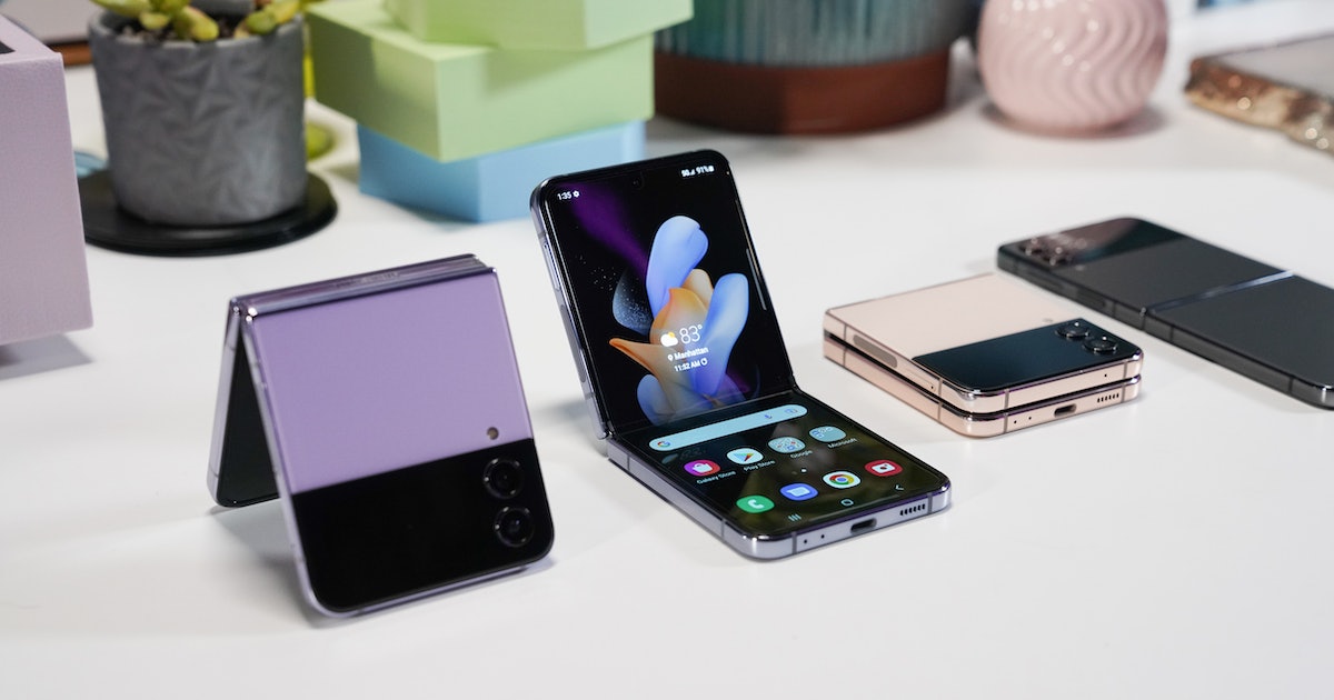 Samsung's Dual-Folding Flip Phone Concept